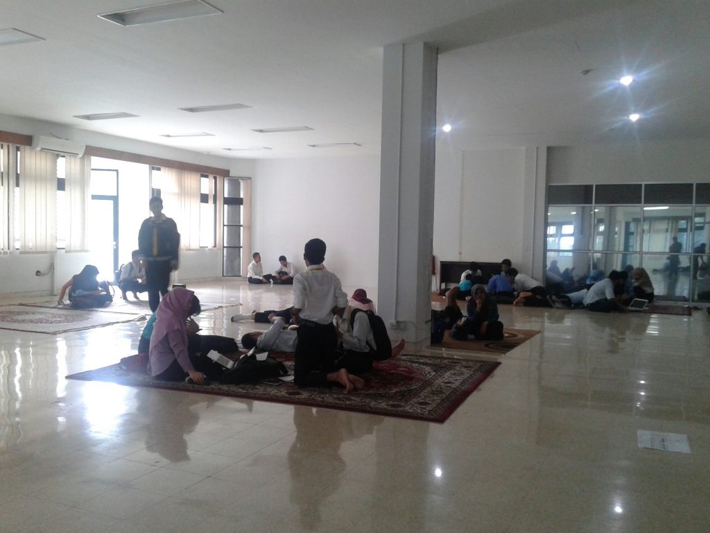 Ruang Diskusi – Perpustakaan Politeknik Keuangan Negara STAN